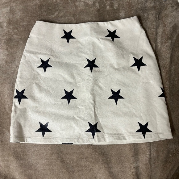 Le Lis | Skirts | Black And White Star Mini Skirt | Poshmark